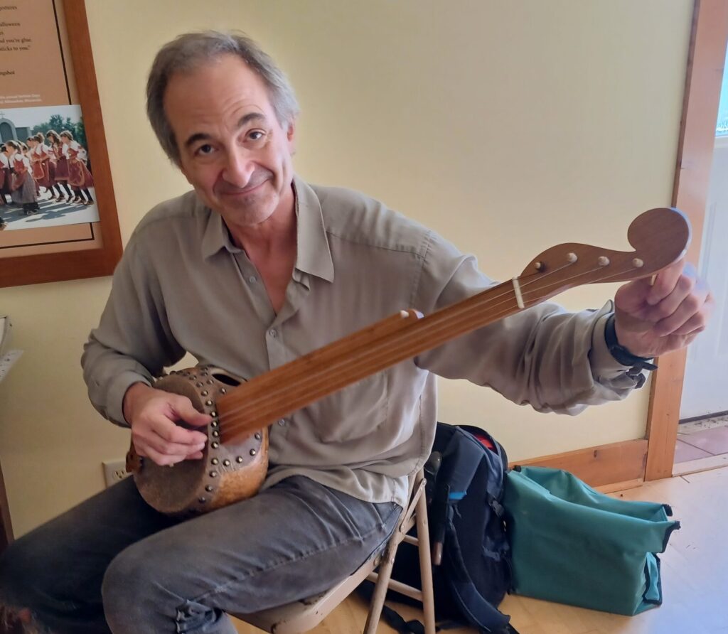 The Art of Gourd Banjo Making - Folklore VillageFolklore Village